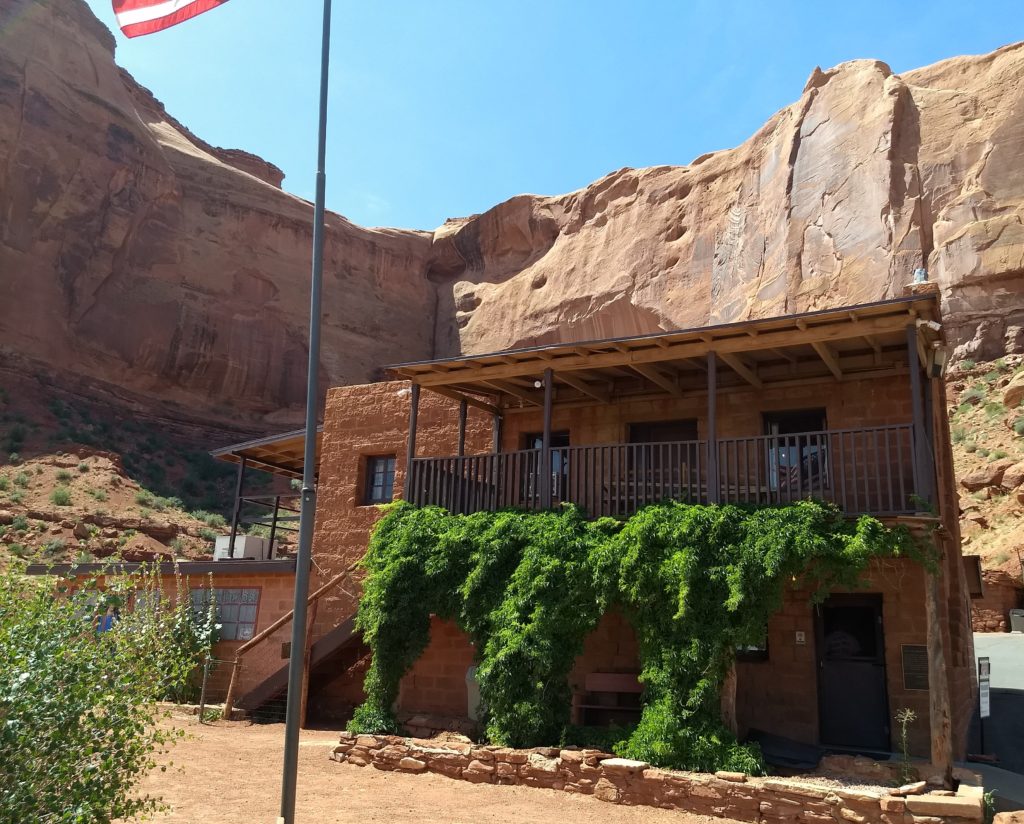 2019 four corners - part 7, Utah: Monument Valley's one couple who ...